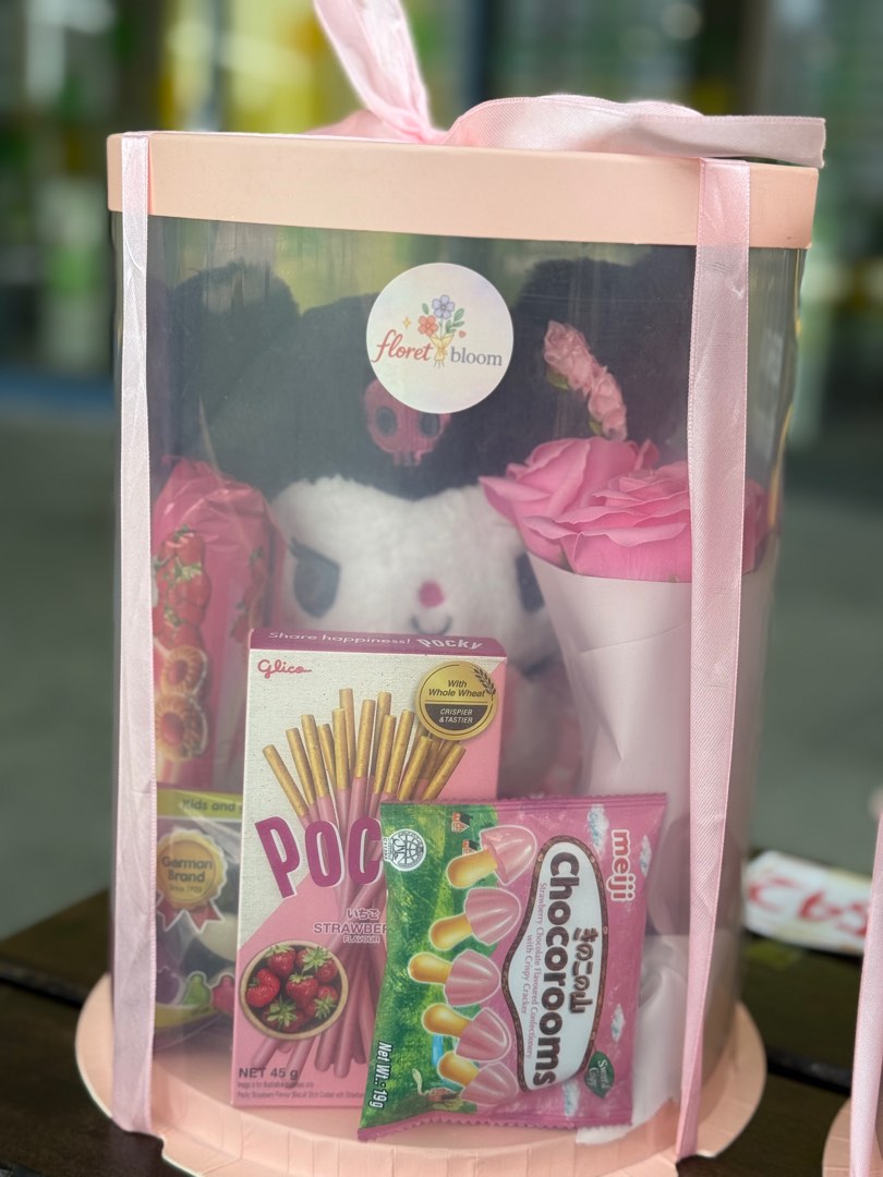Kuromi/ My Melody Gift Box , Hobbies & Toys, Flowers & Bouquets on ...