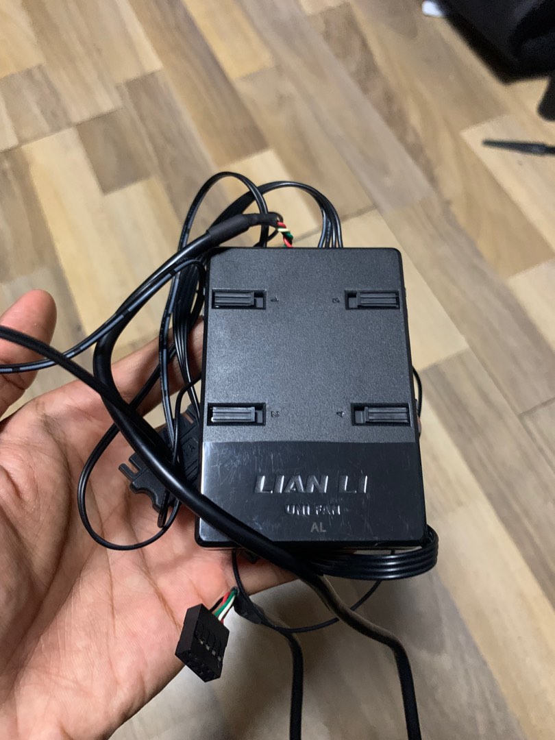 Lian Li UNI FAN AL Controller, Computers & Tech, Parts & Accessories ...