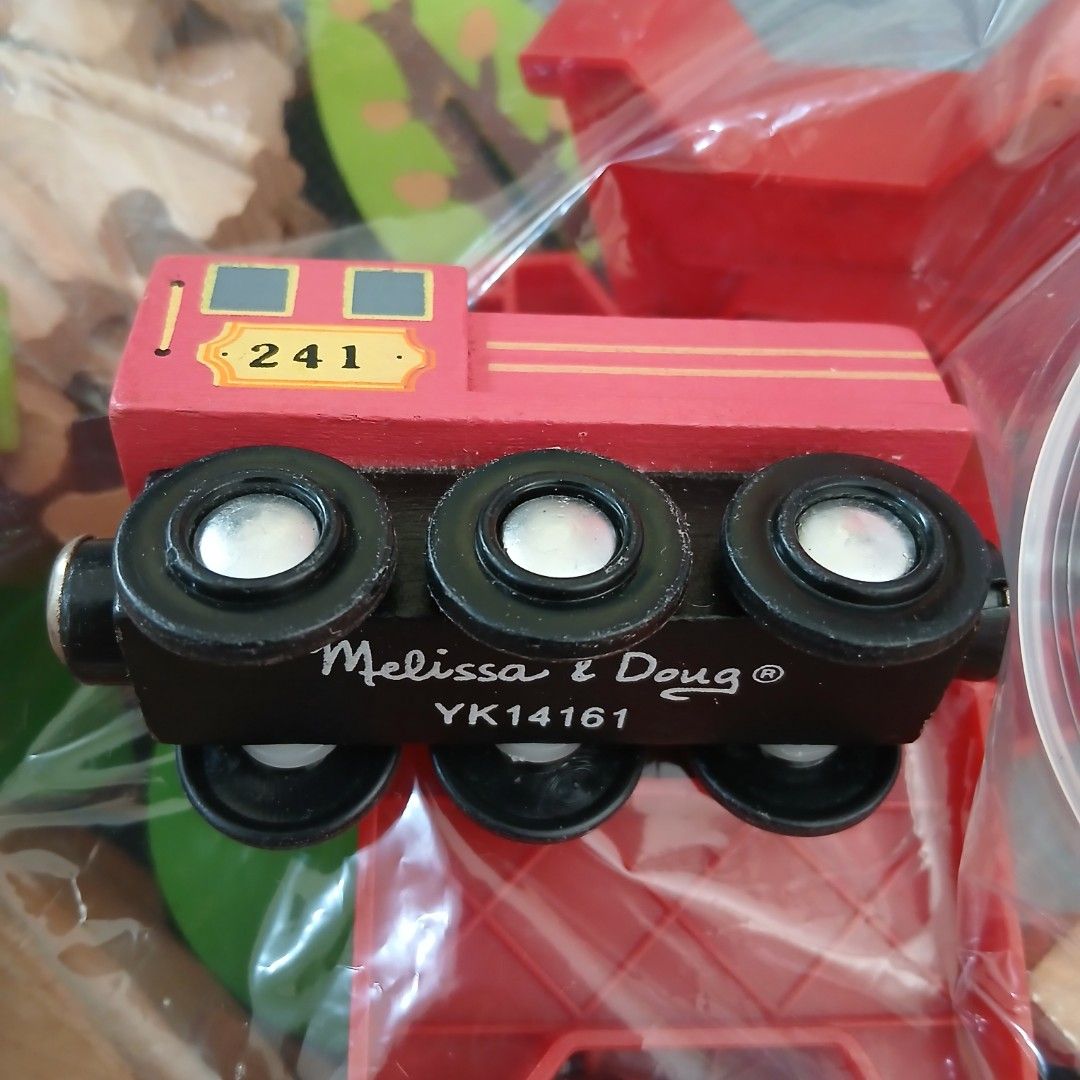 Melissa & Doug Figure 8 Train Set Wooden Toy Mainan Kayu Kereta, Toys ...