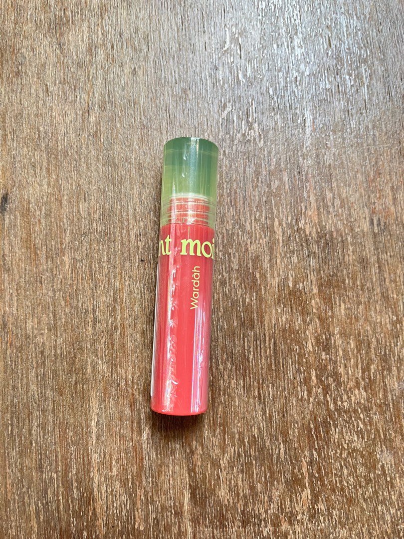 Moist dew tint, Kesehatan & Kecantikan, Rias Wajah di Carousell