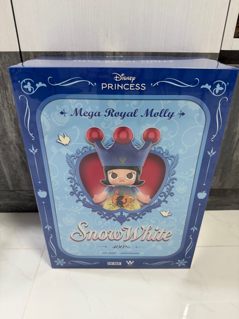 POP MART Mega Royal Molly Snow White 400%, Hobbies & Toys, Toys & Games ...