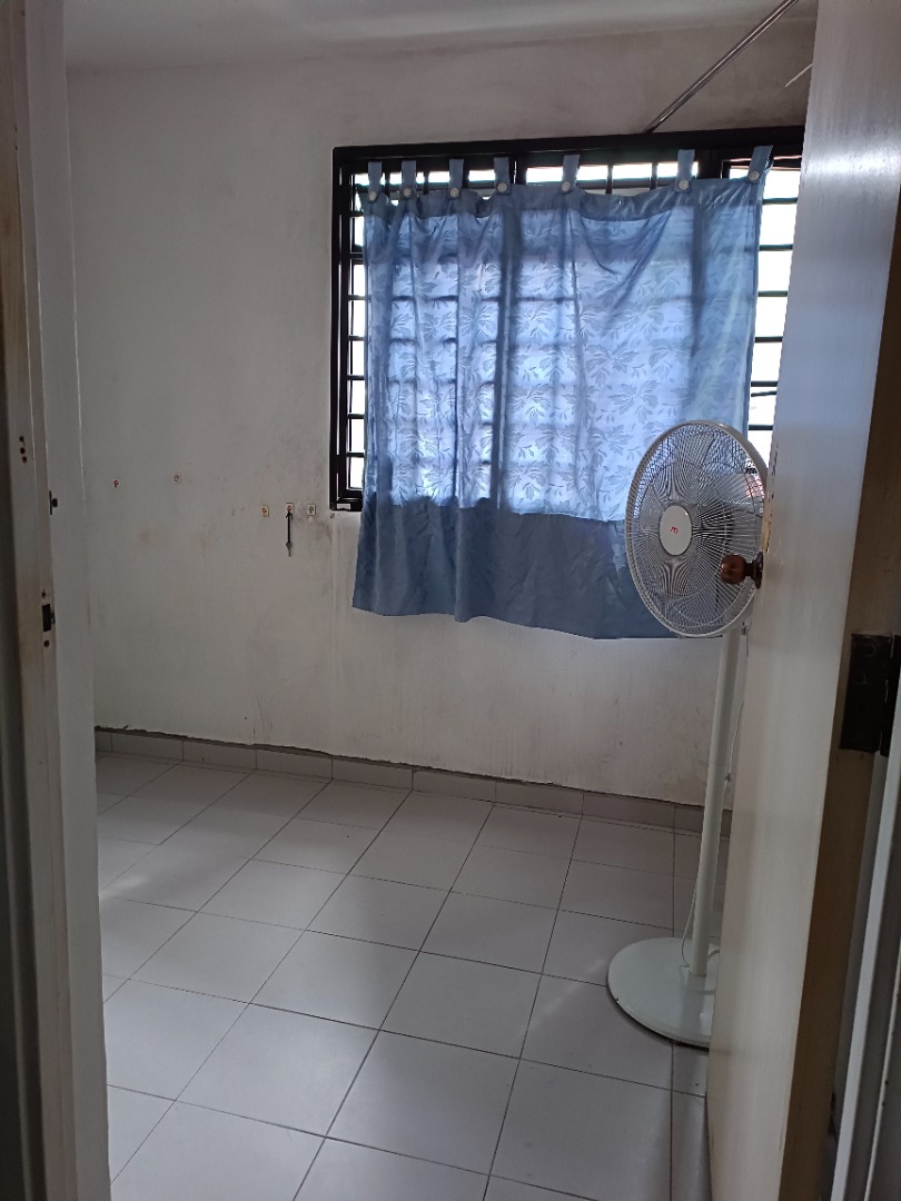 Small room for rent, Property, Rentals, Room Rentals on Carousell
