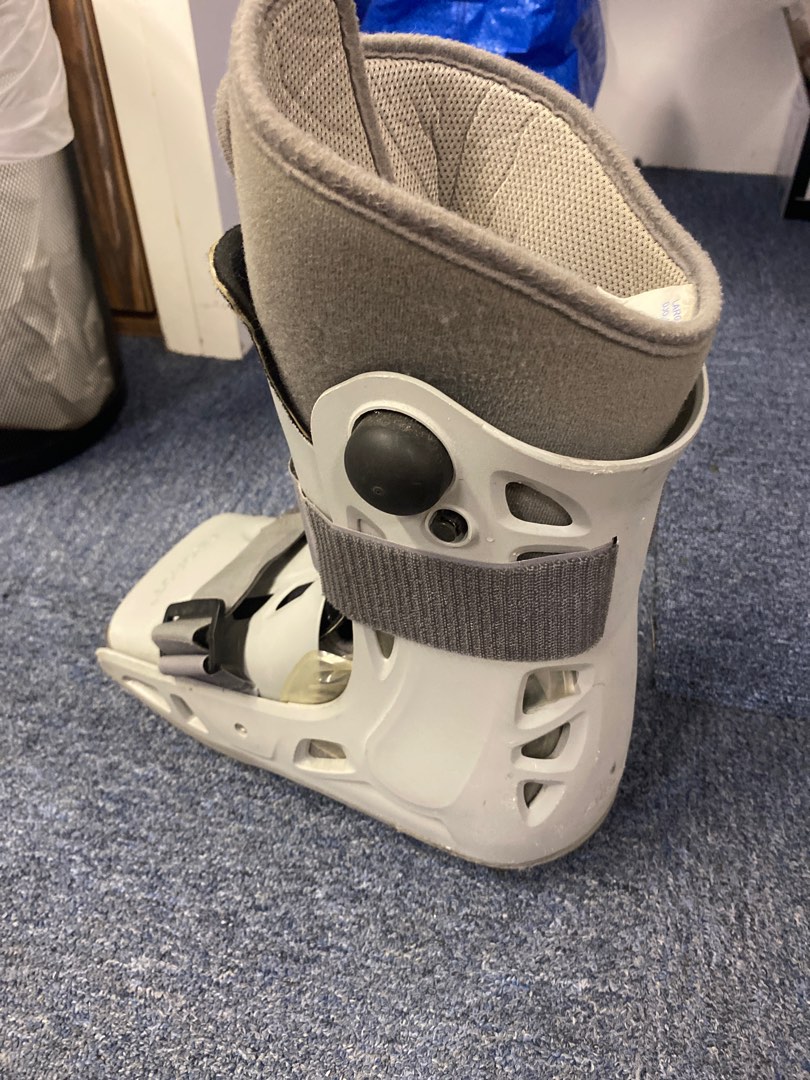 AirCast Walking Boot - Used, Health & Nutrition, Assistive ...
