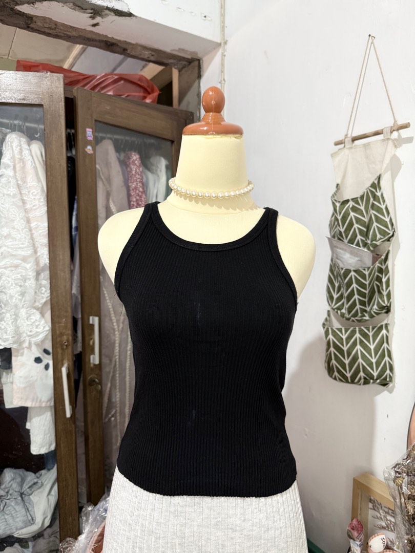 cotton on tank top crop hitam rib, Fesyen Wanita, Pakaian Wanita ...