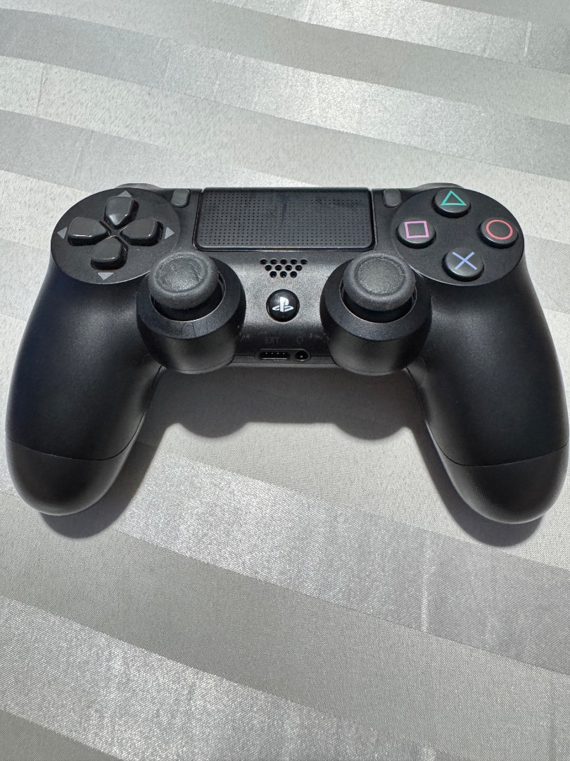 Original Dualshock 4 V2 PS4 Controller, Video Gaming, Gaming ...