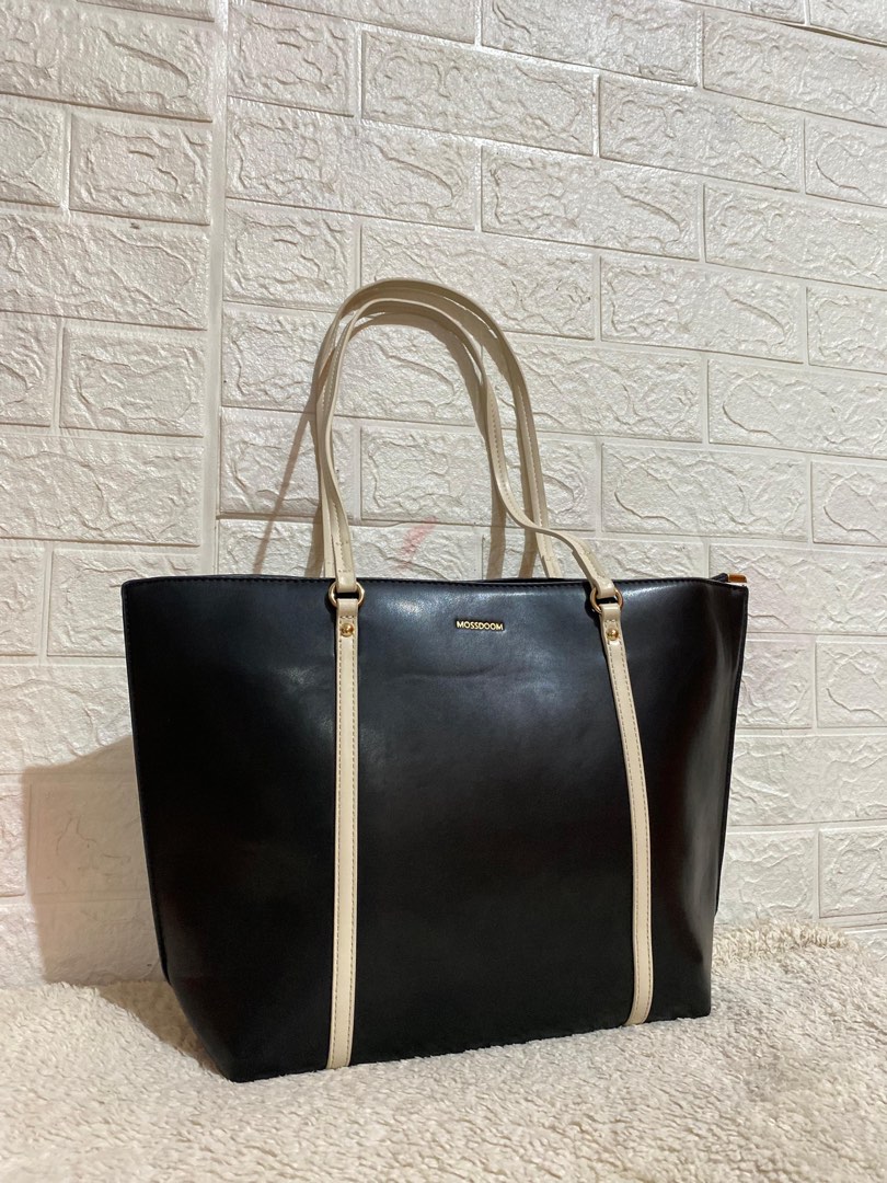 Mossdom Tas kuliah black white, Barang Mewah, Tas & Dompet di Carousell