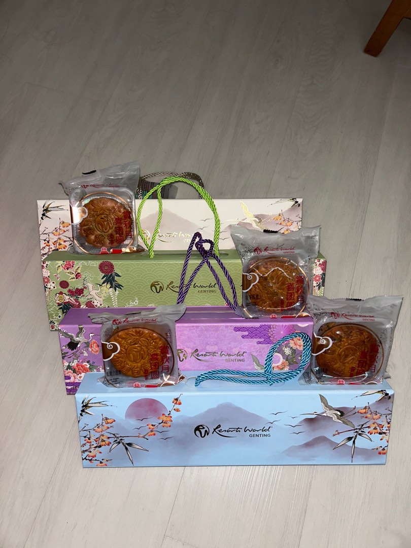 Resort World Genting Premium Mooncakes - Various Flavors, Food & Drinks ...
