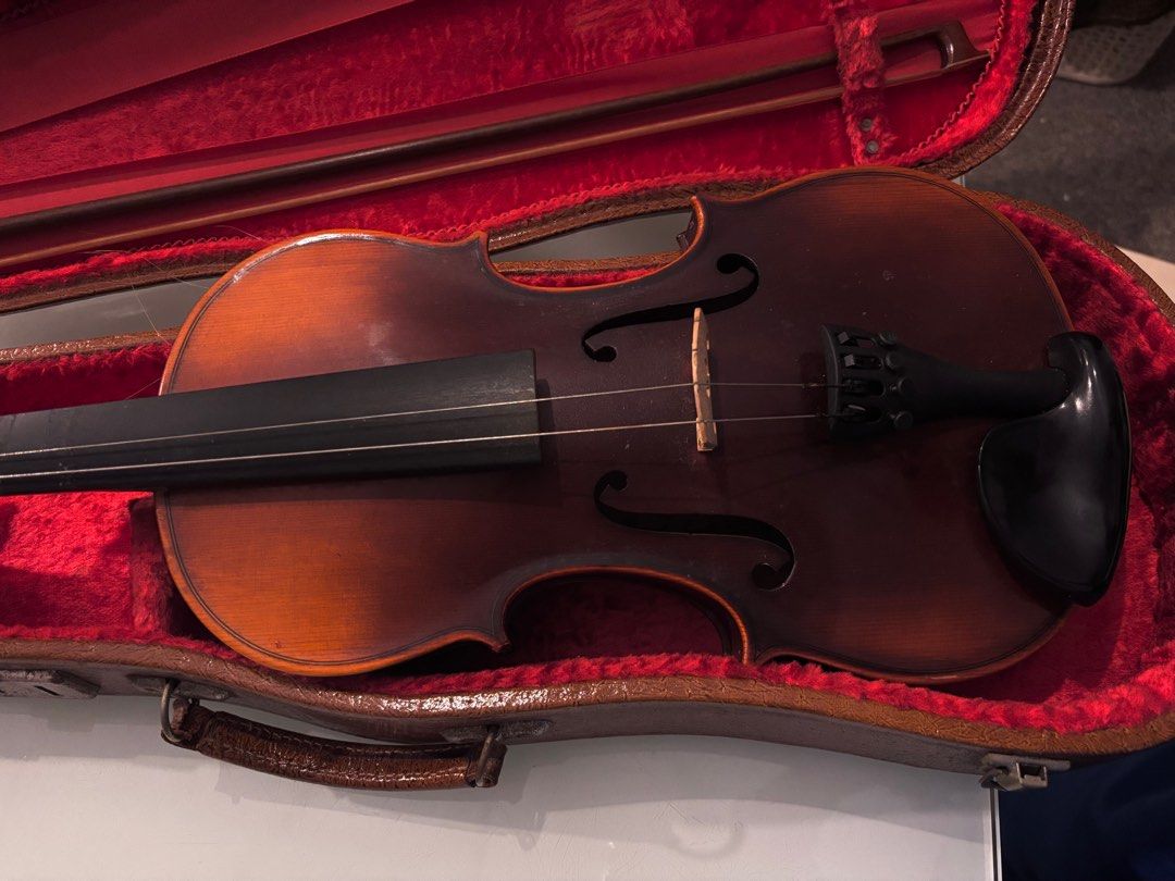 4/4 Vintage Violin with Case, Hobbies & Toys, Musical Instruments on ...