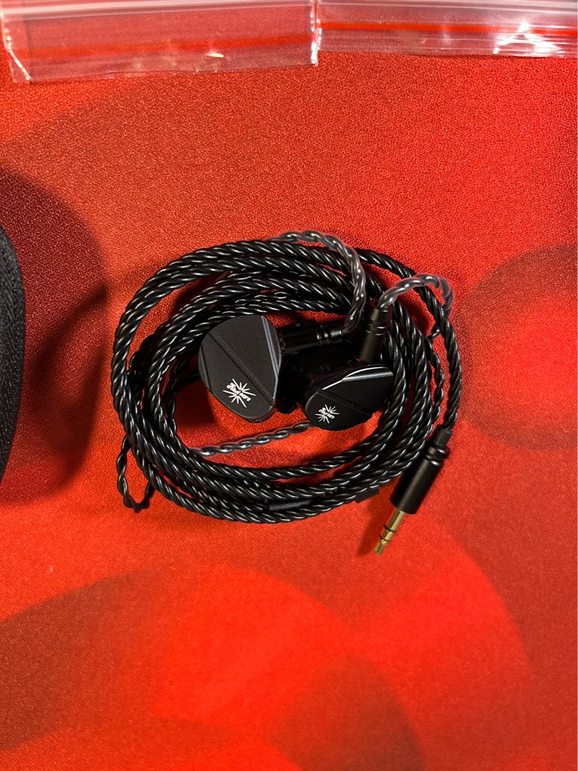 Kiwi Ears Canta 1 DD 2 Planar IEM Headset, Audio, Headphones & Headsets on Carousell