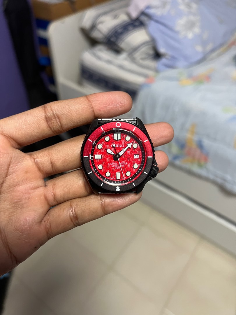 Seiko Mod - Red Waves SKX, Men's Fashion, Watches & Accessories ...