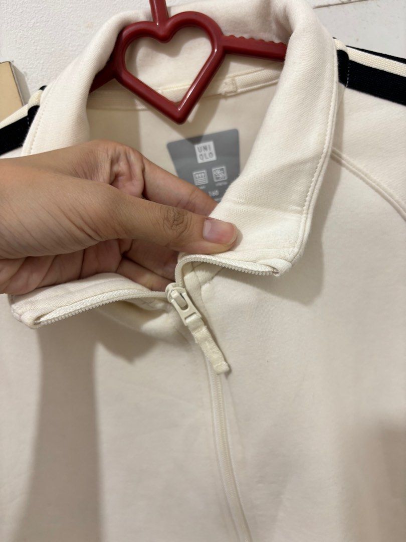 Uniqlo Jacket, Fesyen Wanita, Pakaian Wanita, Baju Luaran di Carousell