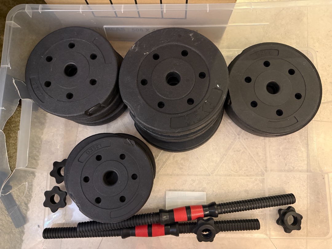 Adjustable Dumbbell Set - Total 30kg, Sports Equipment, Exercise ...