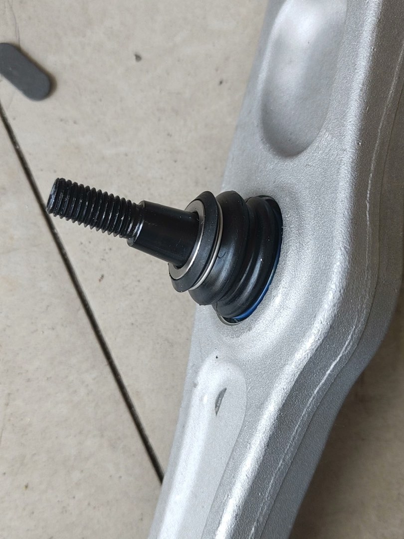 Rolls-Royce Cullinan Lower Arm, Car Accessories, Accessories on Carousell