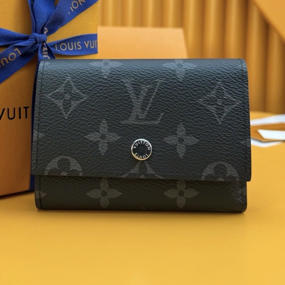 💯 🆕 LV 男款三折銀包 Victor PF. Wallet, 名牌, 手袋及銀包 - Carousell