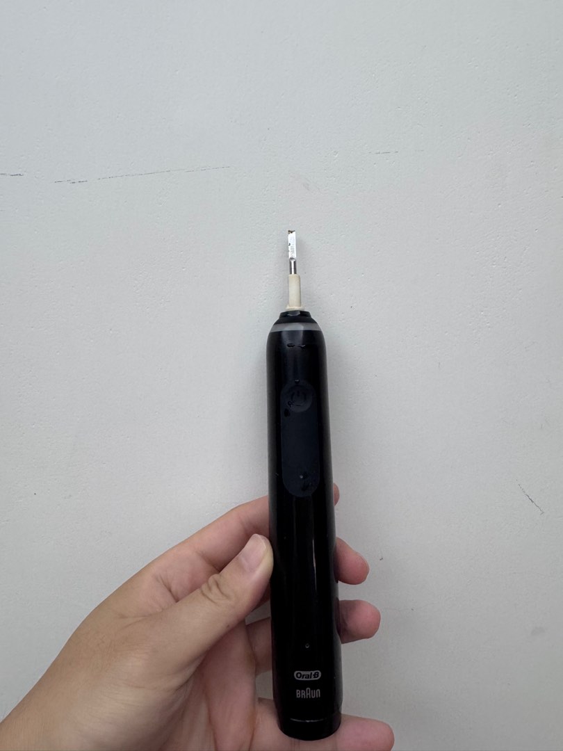 ‼️Oral-B Pro 4 充電電動牙刷 鋼琴黑‼️, 美容＆個人護理, 健康及美容 - 口腔護理 - Carousell