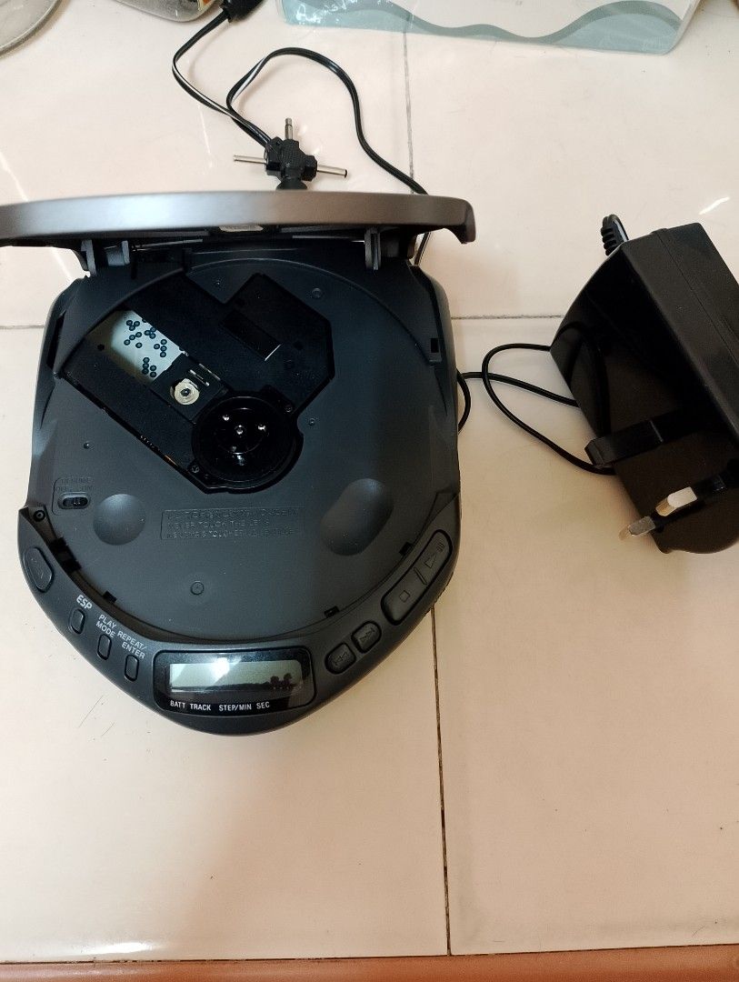 Sony discman D-E301, Audio, Portable Audio Accessories on Carousell