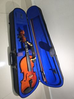 Violin with Case and Bow Eurostring Model 100 4/4, Hobbies & Toys ...