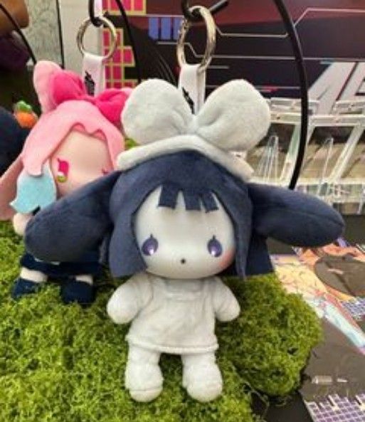 Want to buy alien stage bunny sua vinyl plush, would also pay for ...