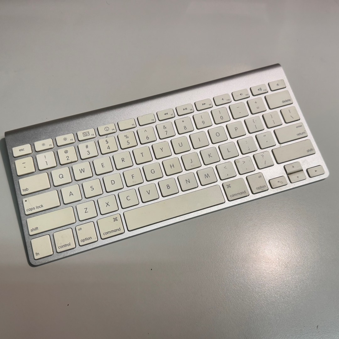Apple A1314 Bluetooth Keyboard 無線 鍵盤 AA 電池 iMac, 電腦＆科技, 電腦周邊及配件, 電腦鍵盤及 ...