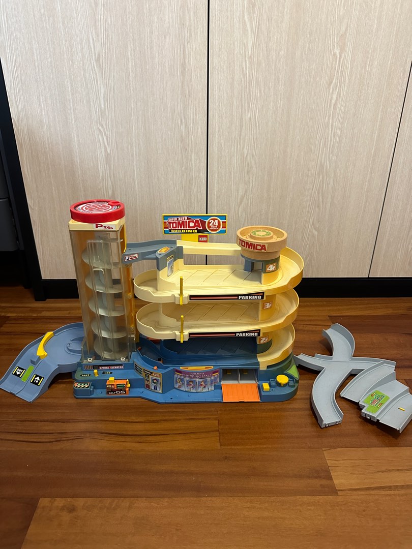 Tomica Building Parking Garage Playset, Hobbies & Toys, Toys & Games on ...