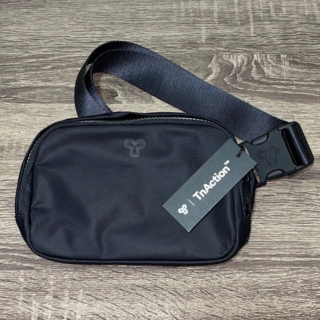 Aritzia TnAction On-the-way Crossbody/Belt Bag, Women's Fashion, Bags ...
