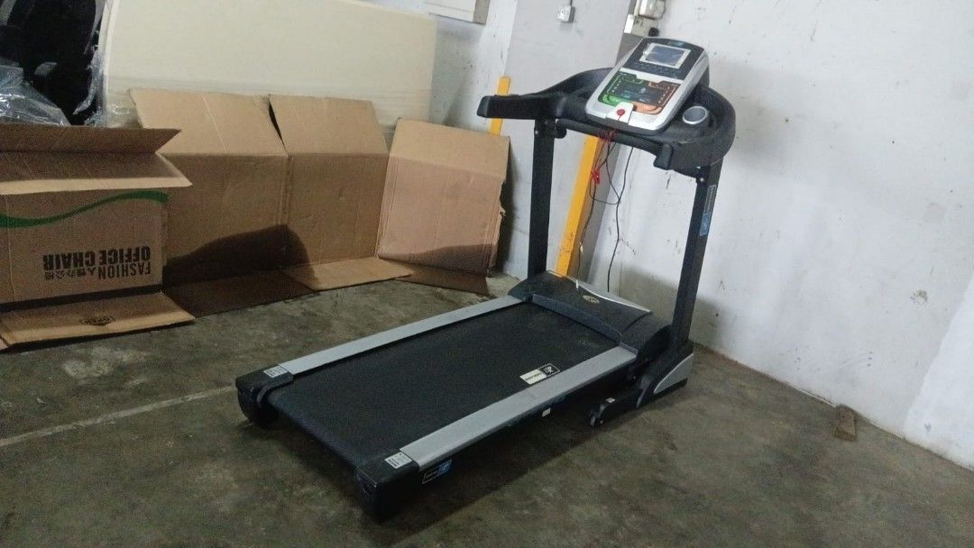 BodyWorks Motorised Treadmill .. see model attached on photo.. ( no ...