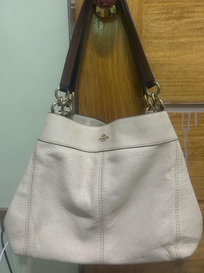 Coach Medium size shoulder bag, Women's Fashion, Bags & Wallets ...