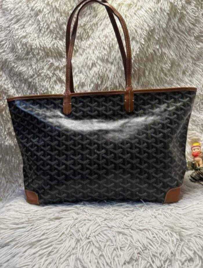 Go yard medium tote bag and small hand/tote bag, Women's Fashion, Bags & Wallets, Shoulder Bags ...