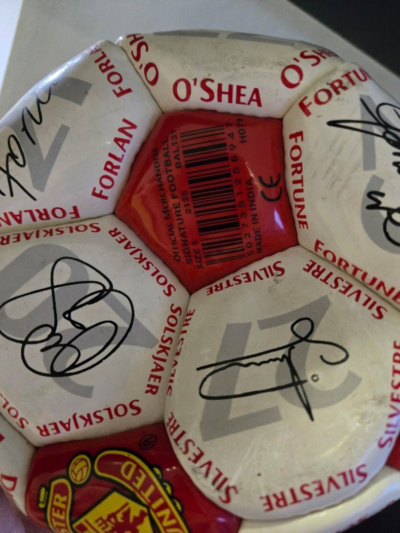 Manchester United Signed Football collectible, Hobbies & Toys ...