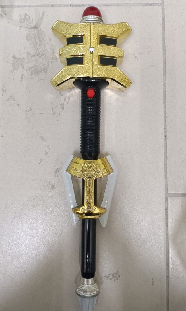 Set of Hasbro Lightning Zeo Gold Ranger + DX Golden Power Staff ...