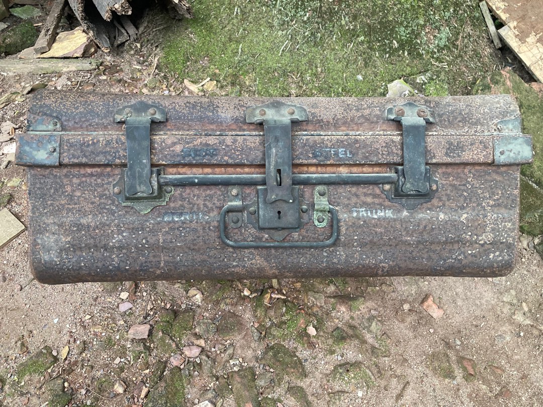 Trunk Peti Besi Antik, Hobbies & Toys, Collectibles & Memorabilia ...