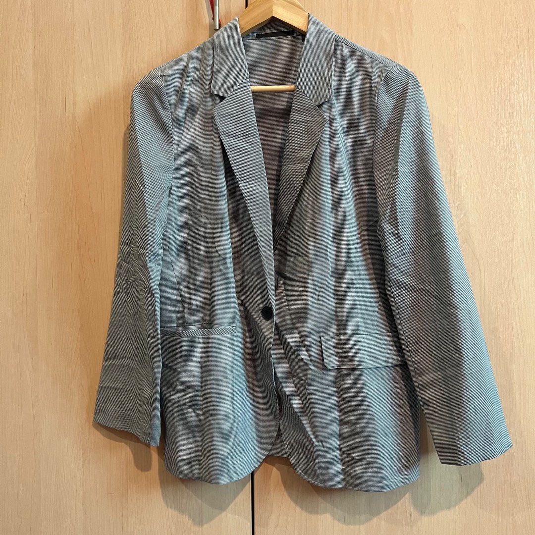 Uniqlo lady casual checkered suit outer wear, Women's Fashion, Tops ...