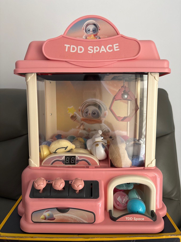 Claw Machine, Hobbies & Toys, Toys & Games on Carousell