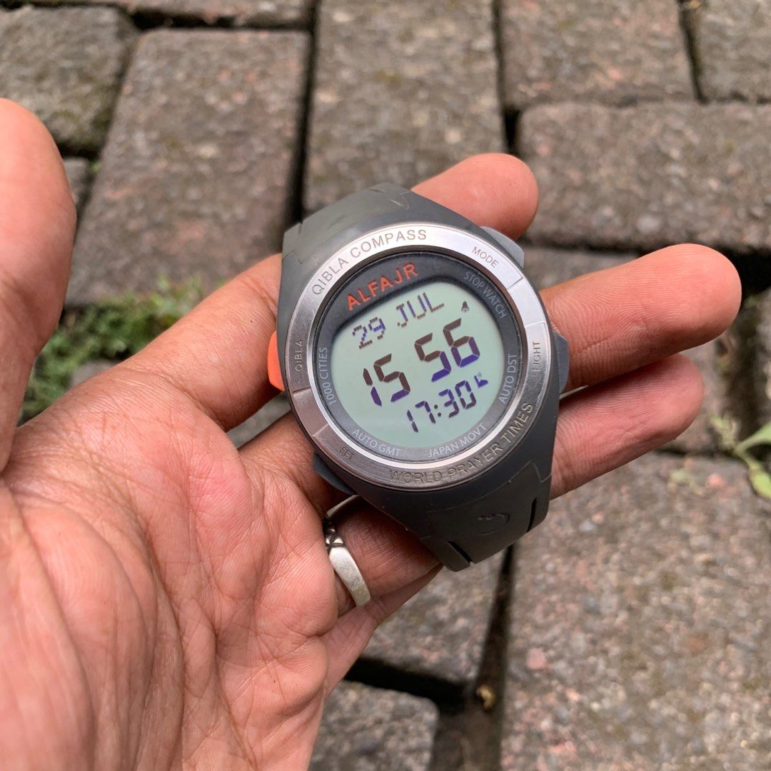 Jam Alfajr WQ-18 Qibla Compass Azan Prayer, Fesyen Pria, Jam Tangan di Carousell