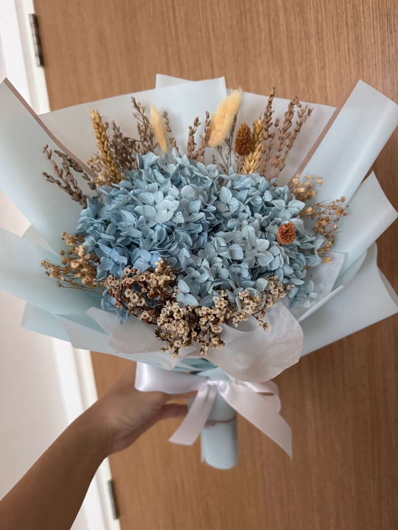 Preserved blue hydrangeas bouquet, Hobbies & Toys, Flowers & Bouquets ...