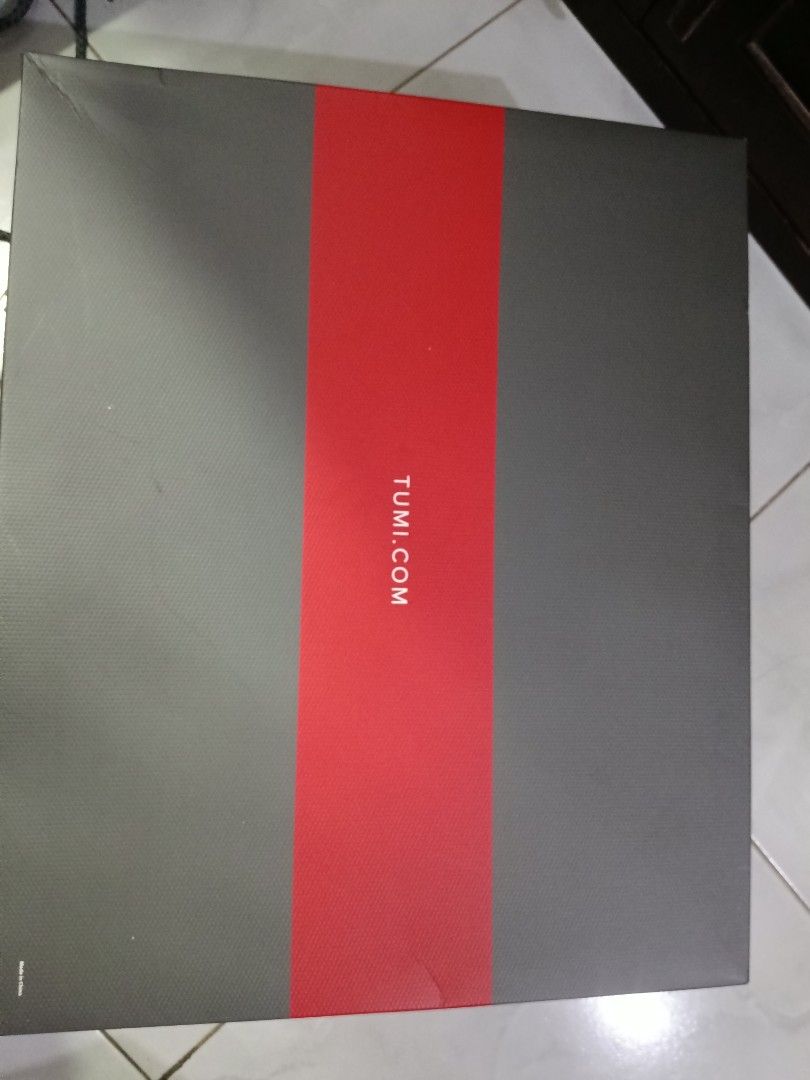 TUMI Paper Bag dan Box Original Large, Barang Yang Dicari di Carousell