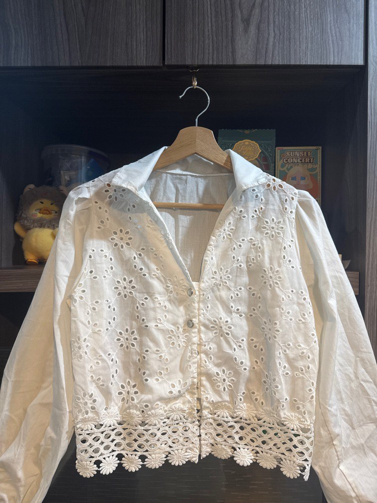 White Top Pattern, Fesyen Wanita, Pakaian Wanita, Atasan di Carousell