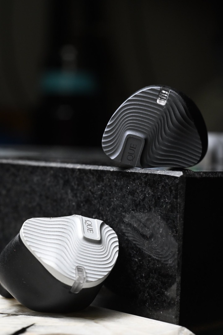YU9 Audio QUE HiFi IEM - 1DD + 3BA Hybrid In-Ear Monitor (Pre-order), Audio, Earphones on Carousell