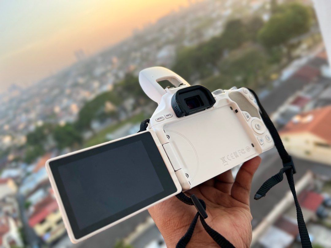 Canon 200d with 18-55mm fullset 24.2MP WiFi touched screen, Photography ...