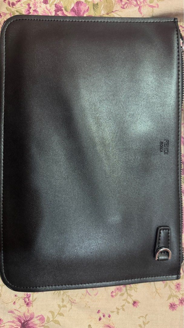 Clutch Fendi Yellow Eyes, Fesyen Pria, Tas & Dompet , Lainnya di Carousell