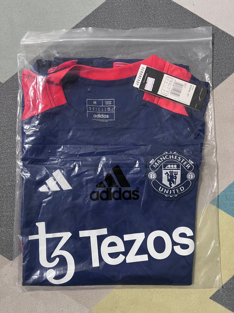 Manchester United Training Kit, Men's Fashion, Activewear on Carousell