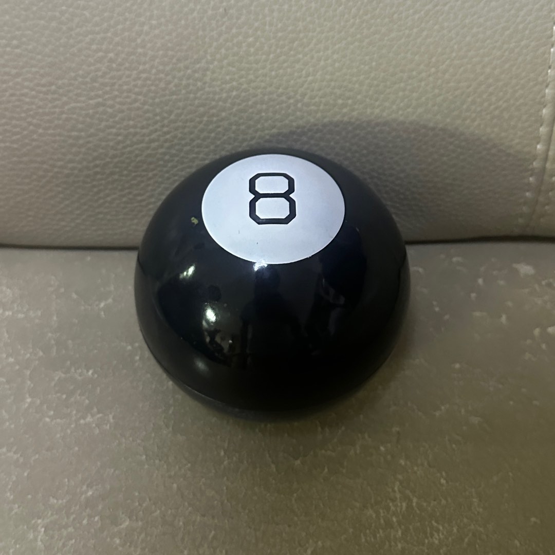 TOY STORY MAGIC 8 BALL 玩具總動員 魔術八號球, 興趣及遊戲, 玩具 & 遊戲類 - Carousell