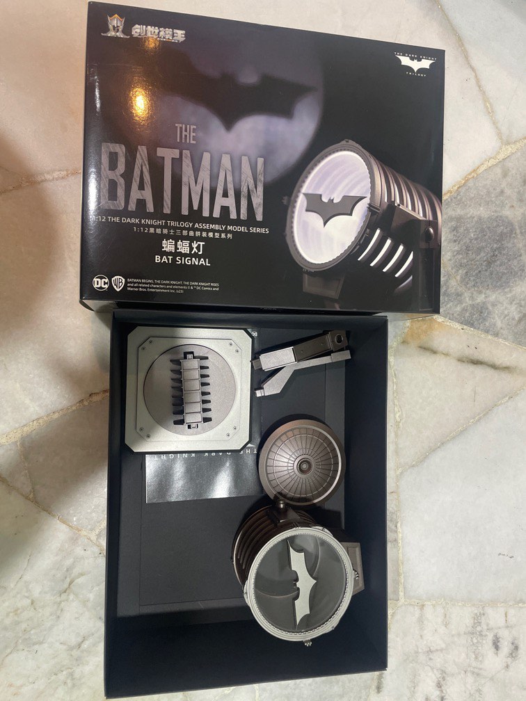 Bat Signal Modoking The Dark Knight Trilogy Christian Bale DC, Hobbies ...