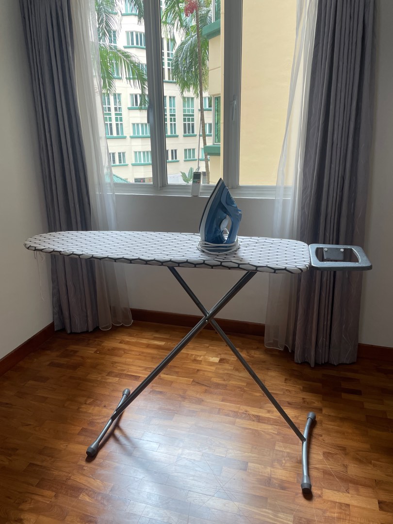 Philips Iron and Ironing Board Set and FREE HANGERS, Furniture & Home ...