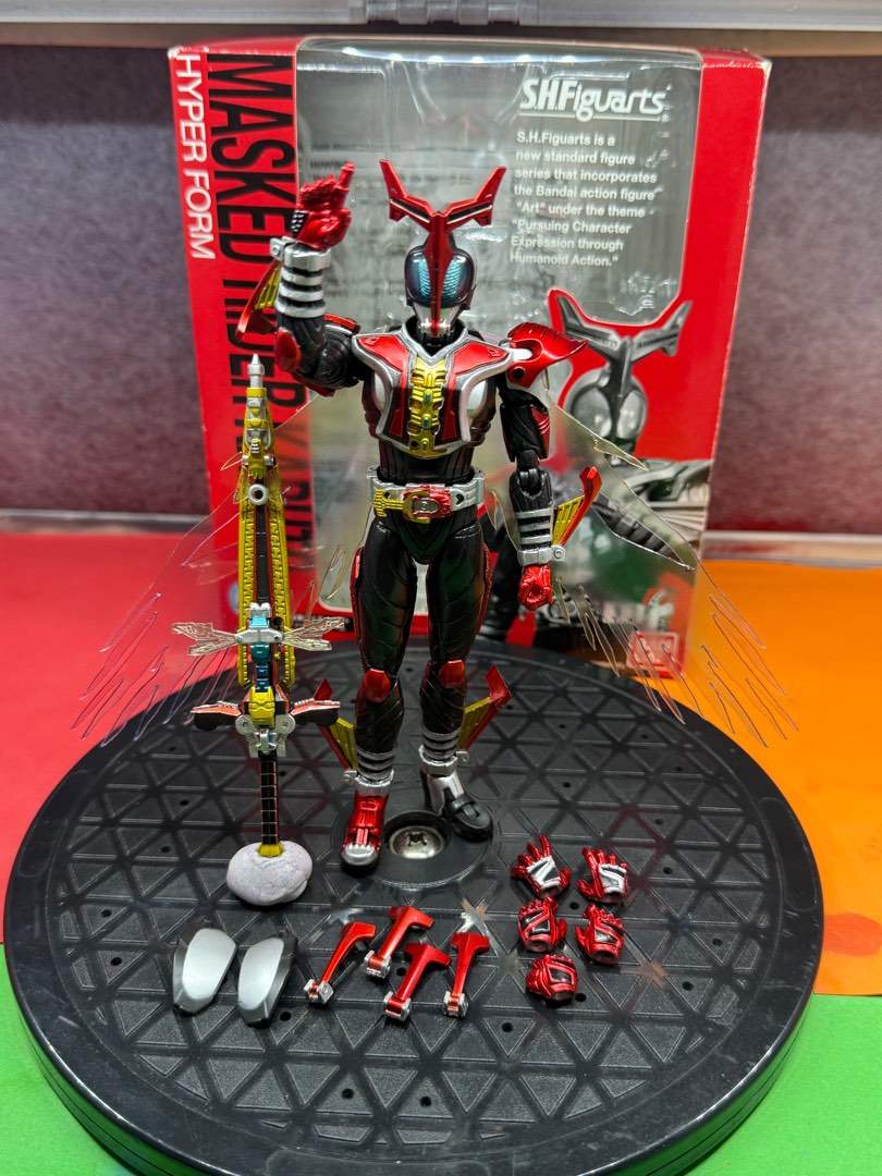 SH Figuarts Masked Rider Kabuto Hyper Form 1.0 Repainted, Hobbies ...