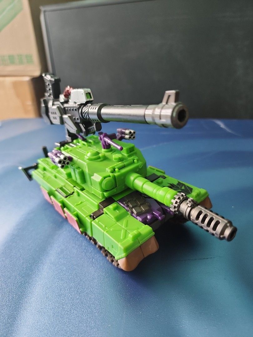 Transformers Generations Selects Voyager G2 Megatron + Perfect Effect ...