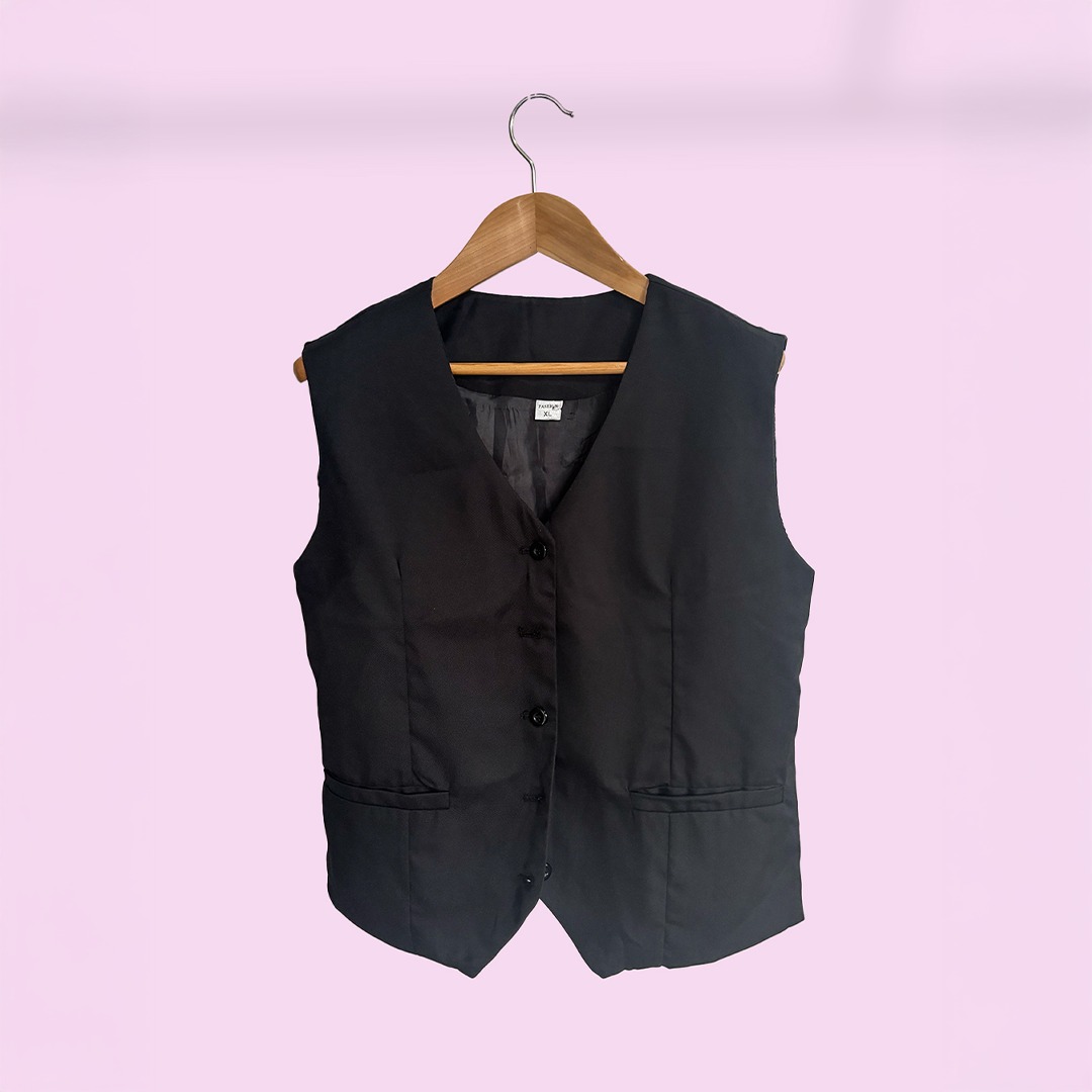 🖤 Black Vest Top (Thrifted Streetwear), Women's Fashion, Tops ...