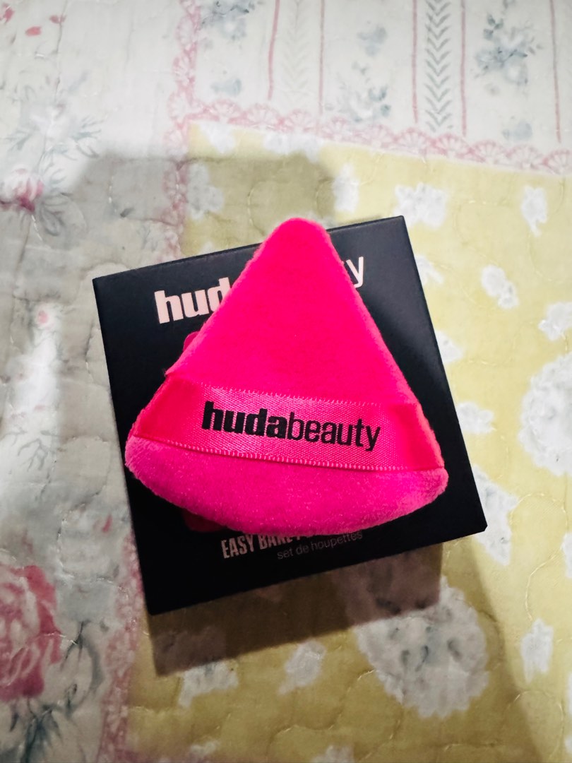 Huda Beauty Puff, Beauty & Personal Care, Face, Makeup on Carousell