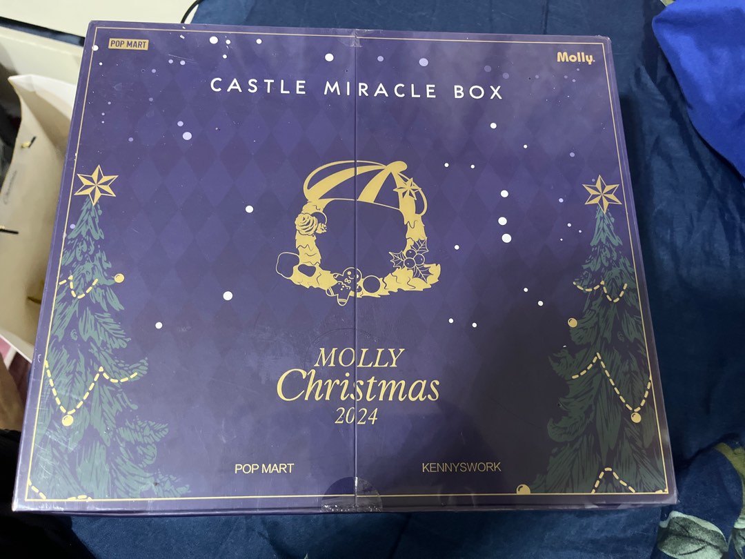 Popmart molly christmas, Hobbies & Toys, Toys & Games on Carousell