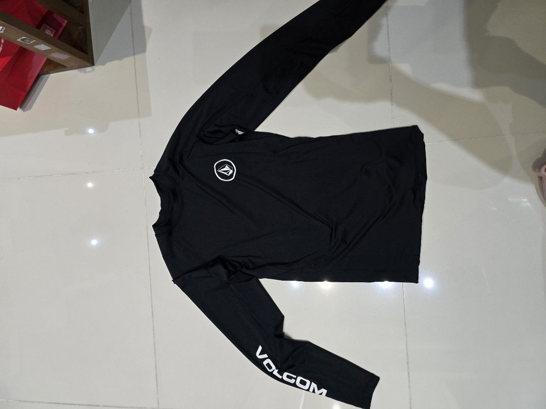 Volcom Long Sleeve Rash Guard/ Beach / Swim wear, Men's Fashion ...